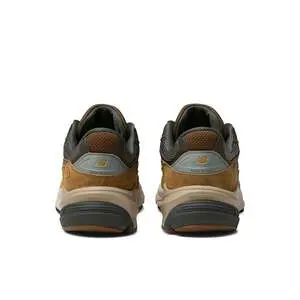 NEW BALANCE 990 V6 X Carhartt Wip Sneakers - Khaki