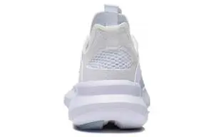 LI-NING Wade Essence 2.3 Lite Sneakers