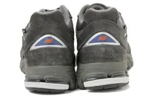NEW BALANCE 2002r X Beams X Gore-tex Sneakers - Gray