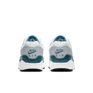 Nike Max 1 Lv8 Sneakers