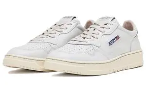 AUTRY Medalist Leather Low Lettering Sneakers - White/black