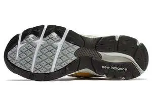 NEW BALANCE 920 Made In England Sneakers - Yellow/gray