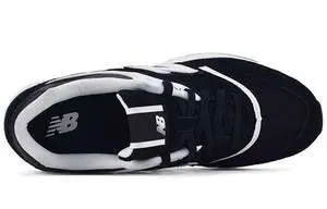NEW BALANCE 697 Sneaker - Black/white