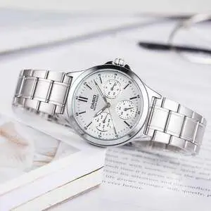 Casio Stainless Steel Quartz Analog Watch - White