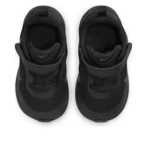 Nike Revolution 7 Sneakers