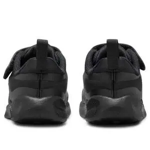 Nike Revolution 7 Sneakers