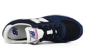 NEW BALANCE 220 Sneakers