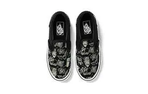 VANS Classic Slip-on Sneakers
