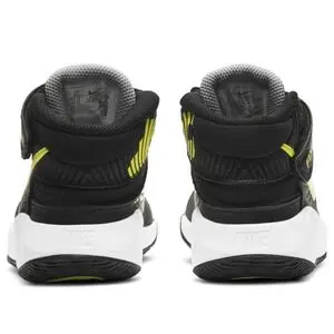 Nike Team Hustle D9 Flyease Mid Top Sneakers