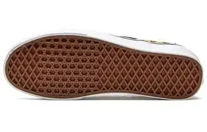 VANS Classic Slip-on Sneakers - Black/yellow