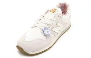 NEW BALANCE 520 Sneakers - White