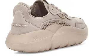 UGG La Cloud Low Low Top Sneakers