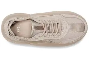 UGG La Cloud Low Low Top Sneakers