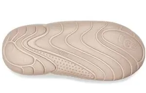 UGG La Cloud Low Low Top Sneakers