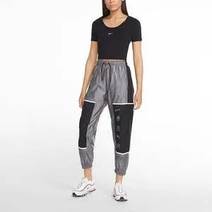 Nike Essential Cropped T-shirt