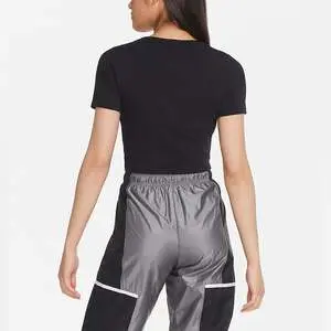 Nike Essential Cropped T-shirt