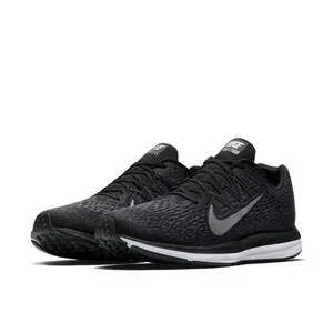 Nike Zoom Winflo 5 Athletic Sneakers