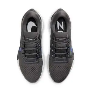 Nike Zoom Vomero 16 Sneakers
