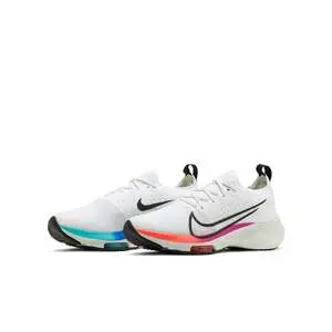Nike Zoom Turbo Flyknit Low Top Sneakers