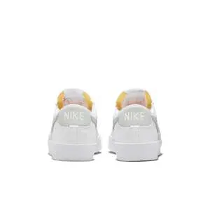 Nike Blazer '77 Low-top Sneakers - White/grey