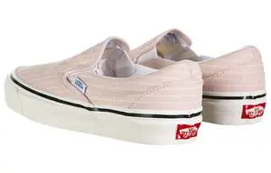 VANS Classic Slip-on Sneakers - Pink