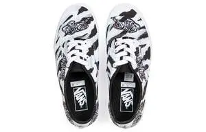 VANS Authentic Low-top Sneakers - Black/white