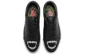 VANS Skate Shoes - Black/white
