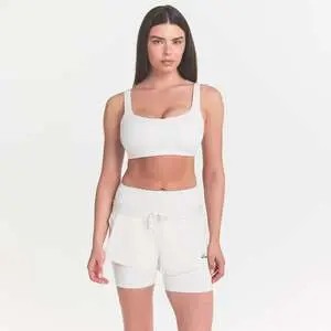 SKIMS Scoop Neck Bra | White | | Nike Matte - Ivory
