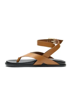 STUART WEITZMAN Round Toe Flat Sandals With Clasp