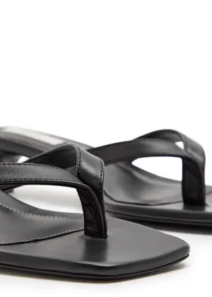 TOTEME Leather Flip Flops