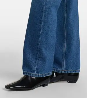 Victoria Beckham Julia Straight Jeans In Mid Wash