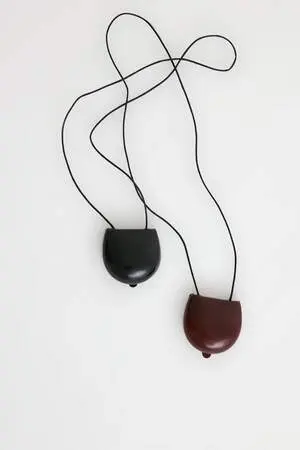 FRONT ROW SHOP Atelier Patina Leather Necklace - Red