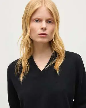 Johnstons Of Elgin Lunan Classic Cashmere V-neck Jumper - Black