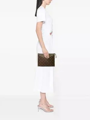 LOUIS VUITTON Monogram Toiletry Pouch 26 Clutch Bag