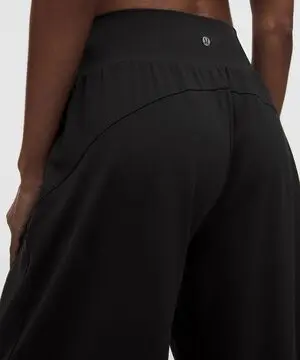 Lululemon Groove Mid-rise Relaxed Bermuda Short - Black