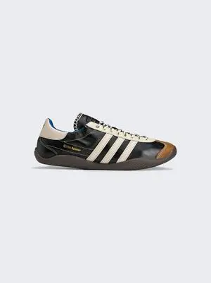 adidas Country Sneakers