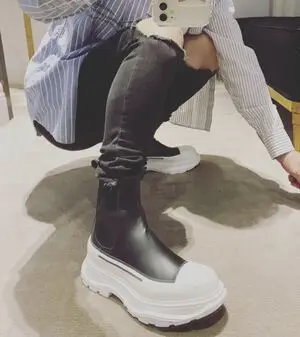 Alexander McQueen Tread Slick Chelsea Boots - White