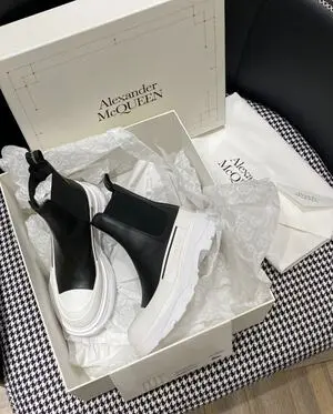 Alexander McQueen Tread Slick Chelsea Boots - White