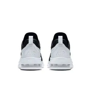 Nike Max Motion 2 Sneakers