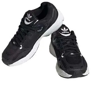 Adidas Astir Sneakers