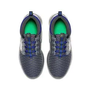 Nike Roshe One Mid Winter Sneakers