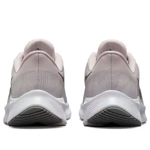 Nike Quest 4 Premium Sneakers - Pink/grey