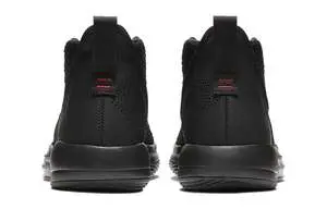 Nike Zoom Rize Mid Top Sneakers