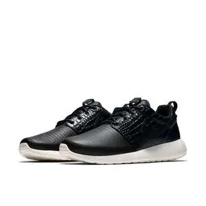 Nike Roshe One Lx " Ivory" Sneakers