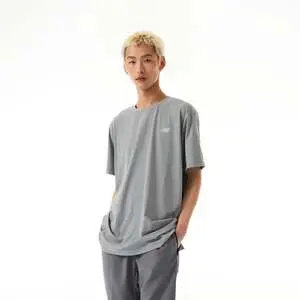 NEW BALANCE Short Sleeve Graphic T-shirt - Grey
