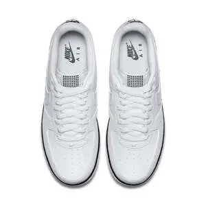 Nike Force 1 '07 Low Top Sneakers