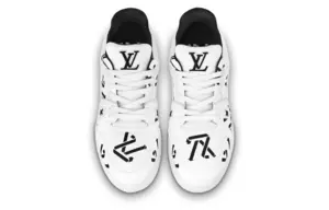 LOUIS VUITTON Trainer Sneakers - White/black