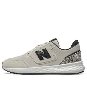 NEW BALANCE X-70 Retro Low Top Sneaker - Creamyellow