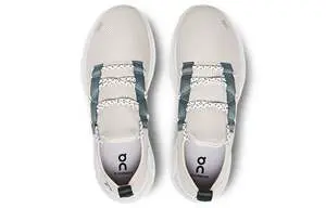 On Cloudeasy Sneakers