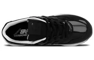 NEW BALANCE 580 Patent Leather Sneakers - Black